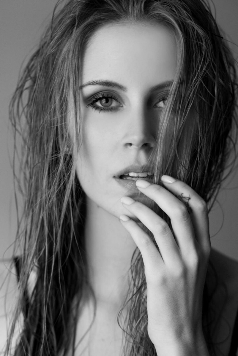 Layanne Oliveira - Vitrine Mega Model