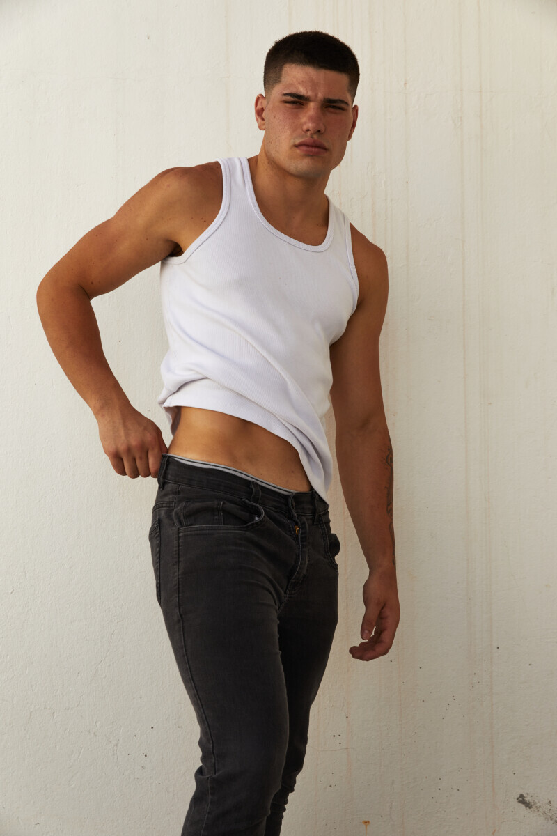 LEANDRO CHAVES - Vitrine Mega Model