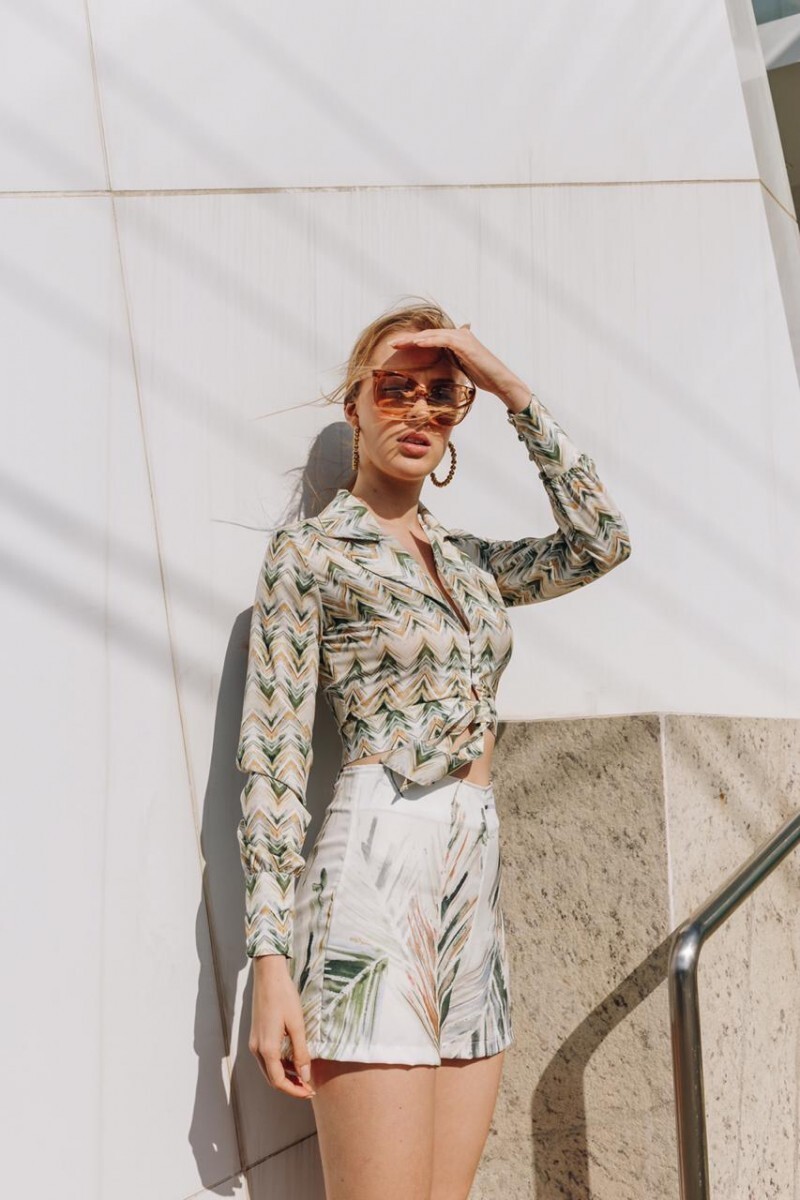 Milena Sens - Vitrine Mega Model