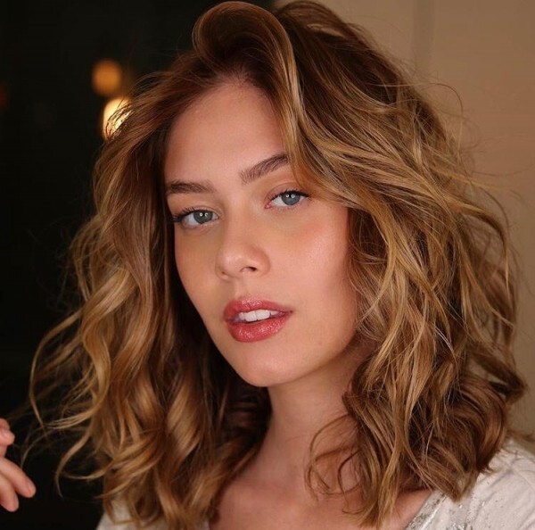 Julia Wazlawick - Vitrine Mega Model