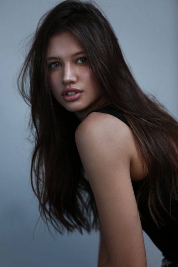 Maura Maurer - Vitrine Mega Model